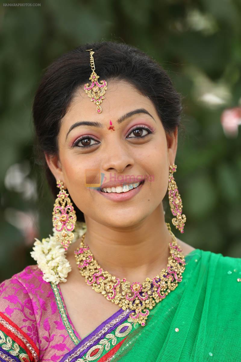 Anjali Rao / Anjali Rao - Bollywood Photos